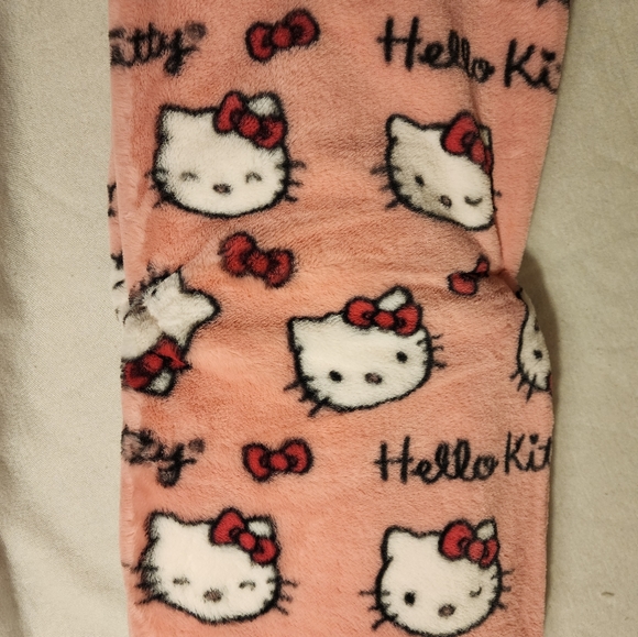 Hello Kitty | Bedding | Hello Kitty Ultra Fine Faux Fur Plush Throw ...